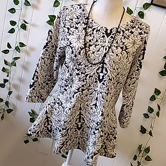 bobeau | Tops | Sharp Black And White Fall Bobeau Pendulum Top Sz L ...